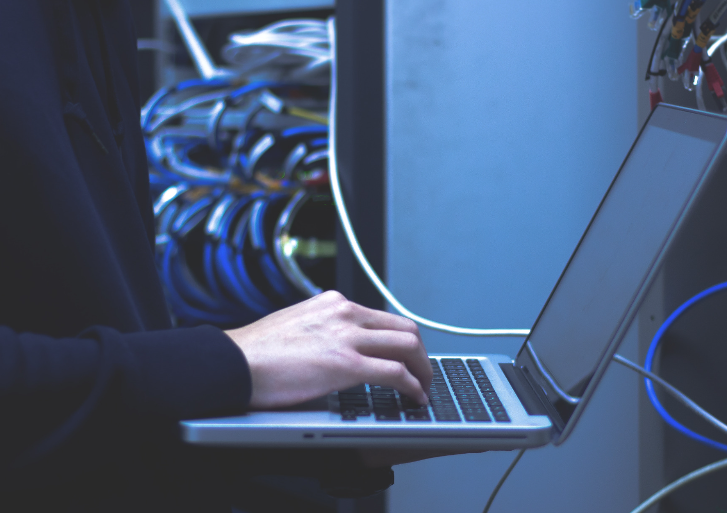 Smart Hands - Surfix Cloud & Data Center